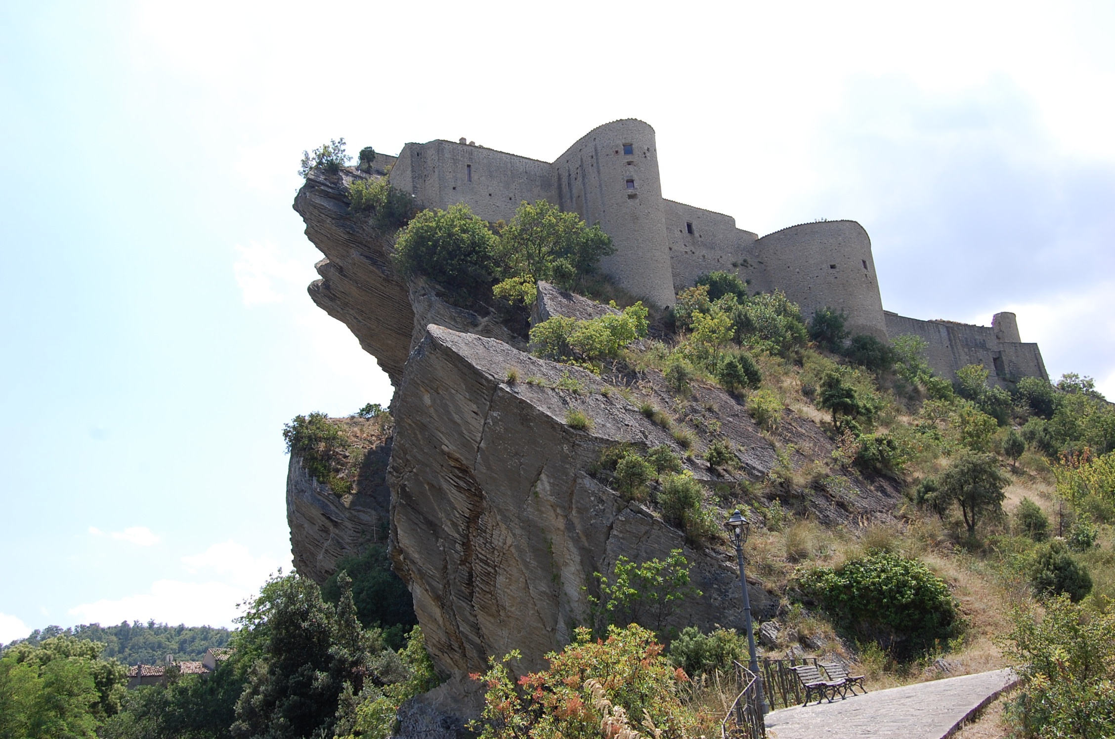 CASTELLO DI ROCCASCALEGNA | I Luoghi del Cuore - FAI