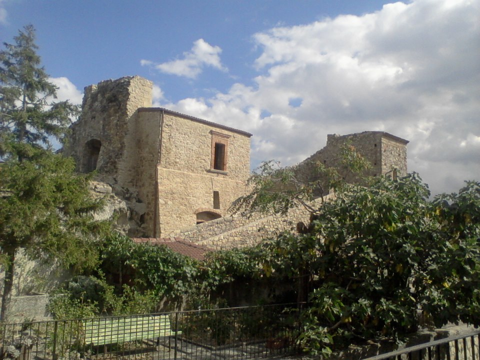 CASTELLO DEI CONTI CARAFA | I Luoghi del Cuore - FAI
