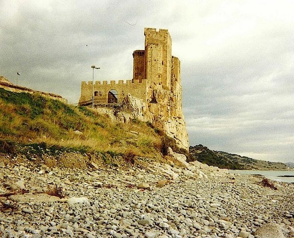 CASTELLO DI ROSETO CAPO SPULICO | I Luoghi del Cuore - FAI