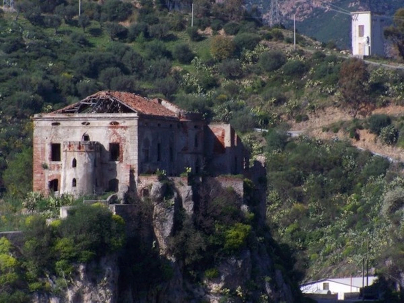 BORGO MEDIEVALE DI PALIZZI SUPERIORE | I Luoghi del Cuore - FAI