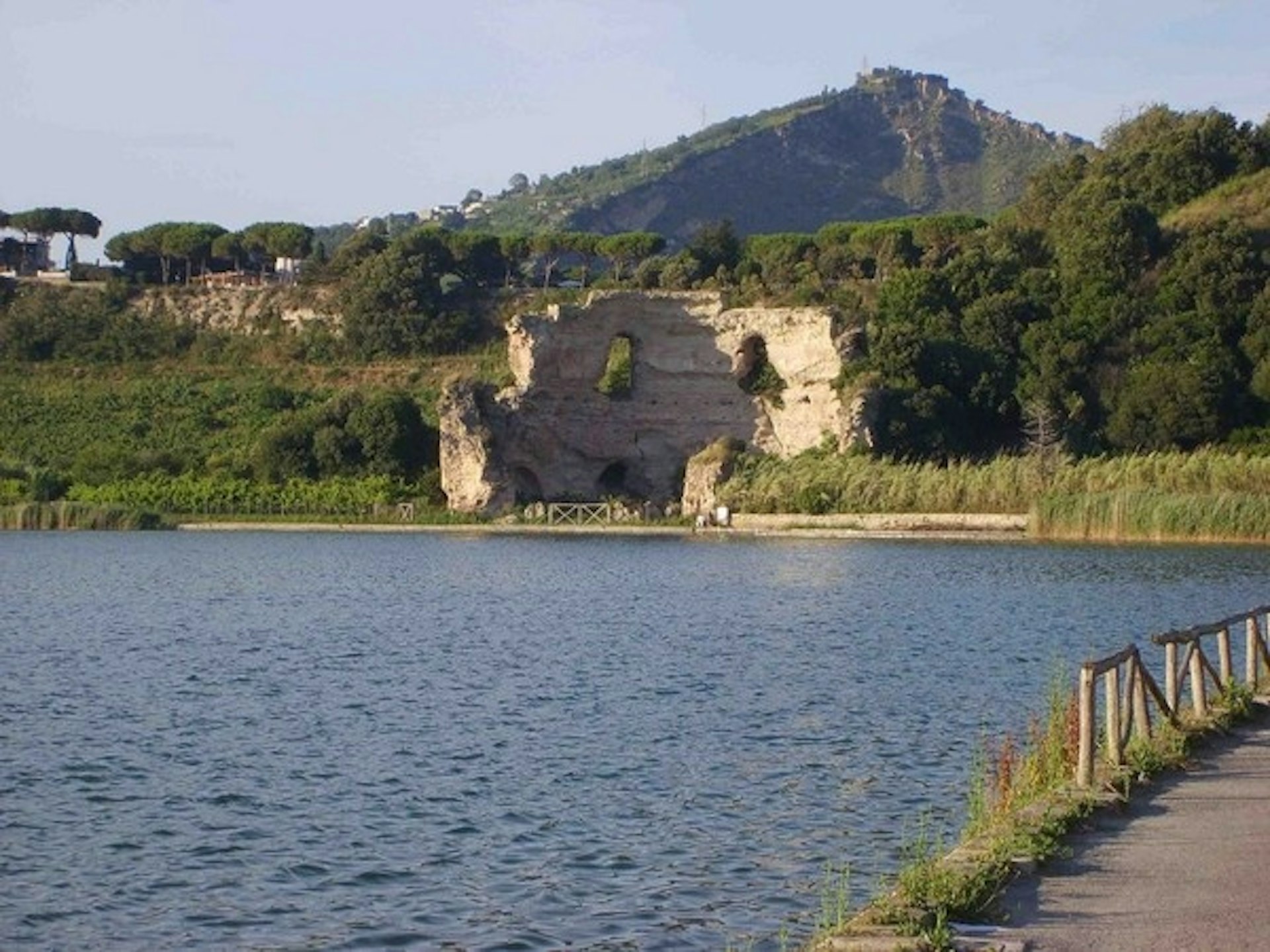 LAGO LUCRINO E LAGO D'AVERNO | I Luoghi del Cuore - FAI