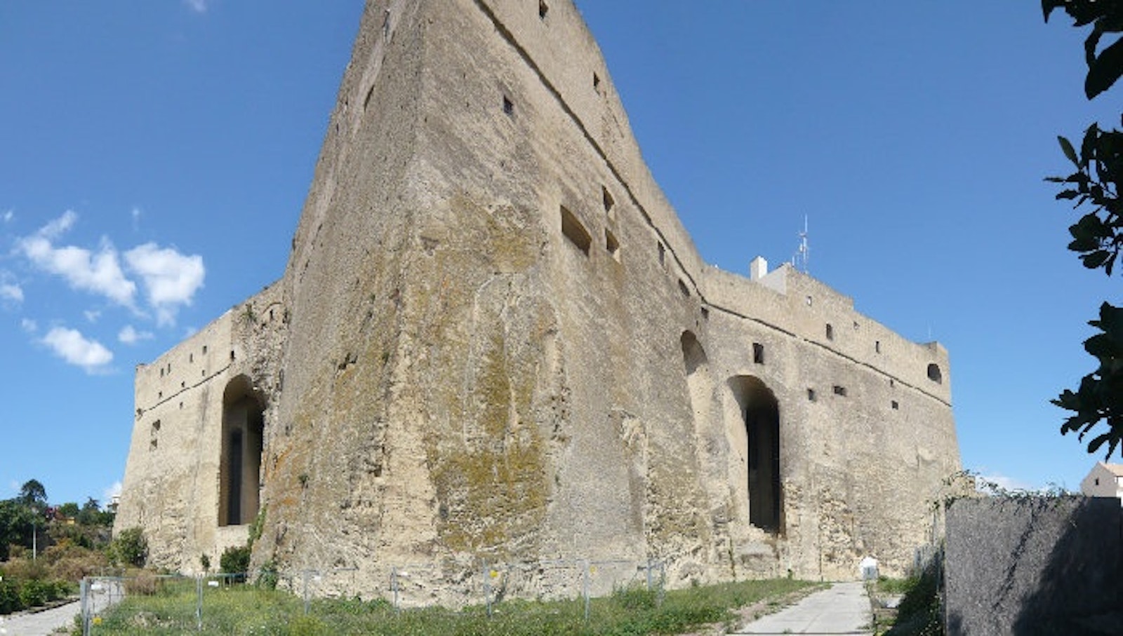 CASTEL SANT'ELMO | I Luoghi del Cuore - FAI