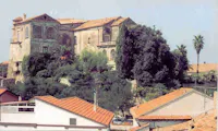 CASTELLO DI ROBERTO IL GUISCARDO (XI SEC.) E CENTRO STORICO MEDIEVALE ...