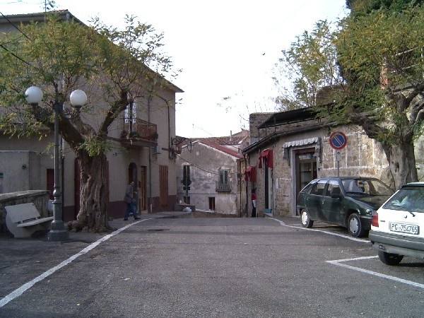 CASTELLO DI ROBERTO IL GUISCARDO (XI SEC.) E CENTRO STORICO MEDIEVALE ...