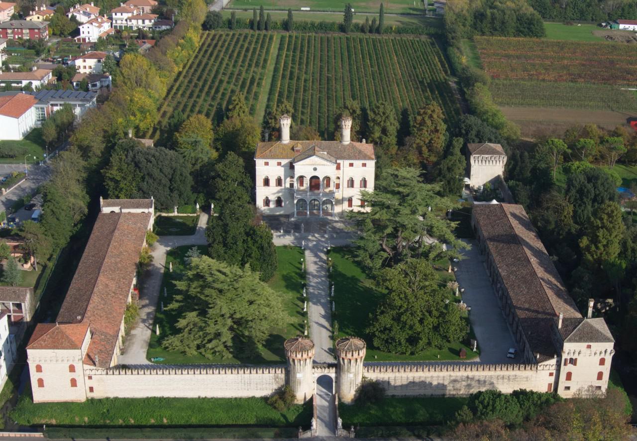 Riduzione 15% per CASTELLO DI RONCADE - visite guidate e acquisto vino