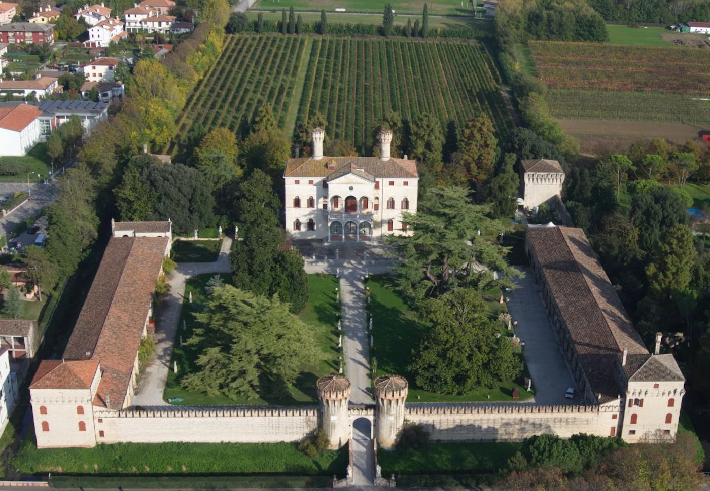 Riduzione 15% per CASTELLO DI RONCADE - visite guidate e acquisto vino