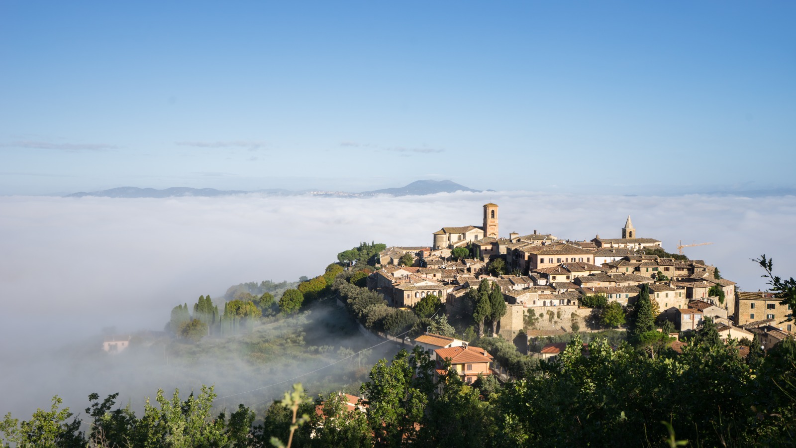 GITA BETTONA E BEVAGNA: Incappucciati, ricette segrete e mestieri ...
