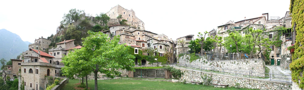 IL CASTELLO DI ILARIA DEL CARRETTO | I Luoghi del Cuore - FAI
