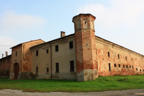 ABBAZIA DI ACQUALUNGA BADONA | I Luoghi del Cuore - FAI