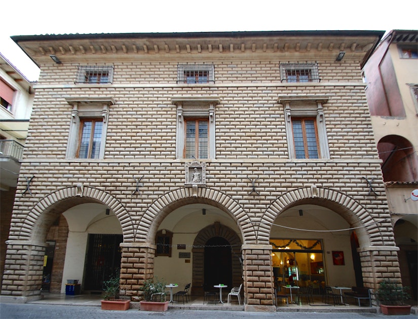 PALAZZO MONTE DI PIETÀ | I Luoghi del Cuore - FAI