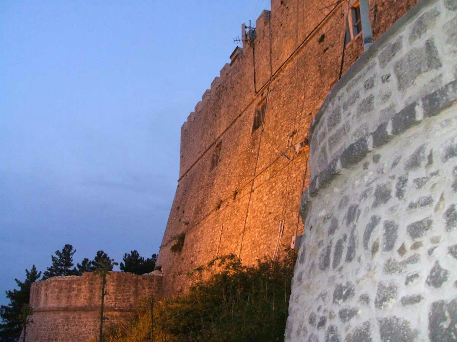 CASTELLO MONFORTE | I Luoghi del Cuore - FAI