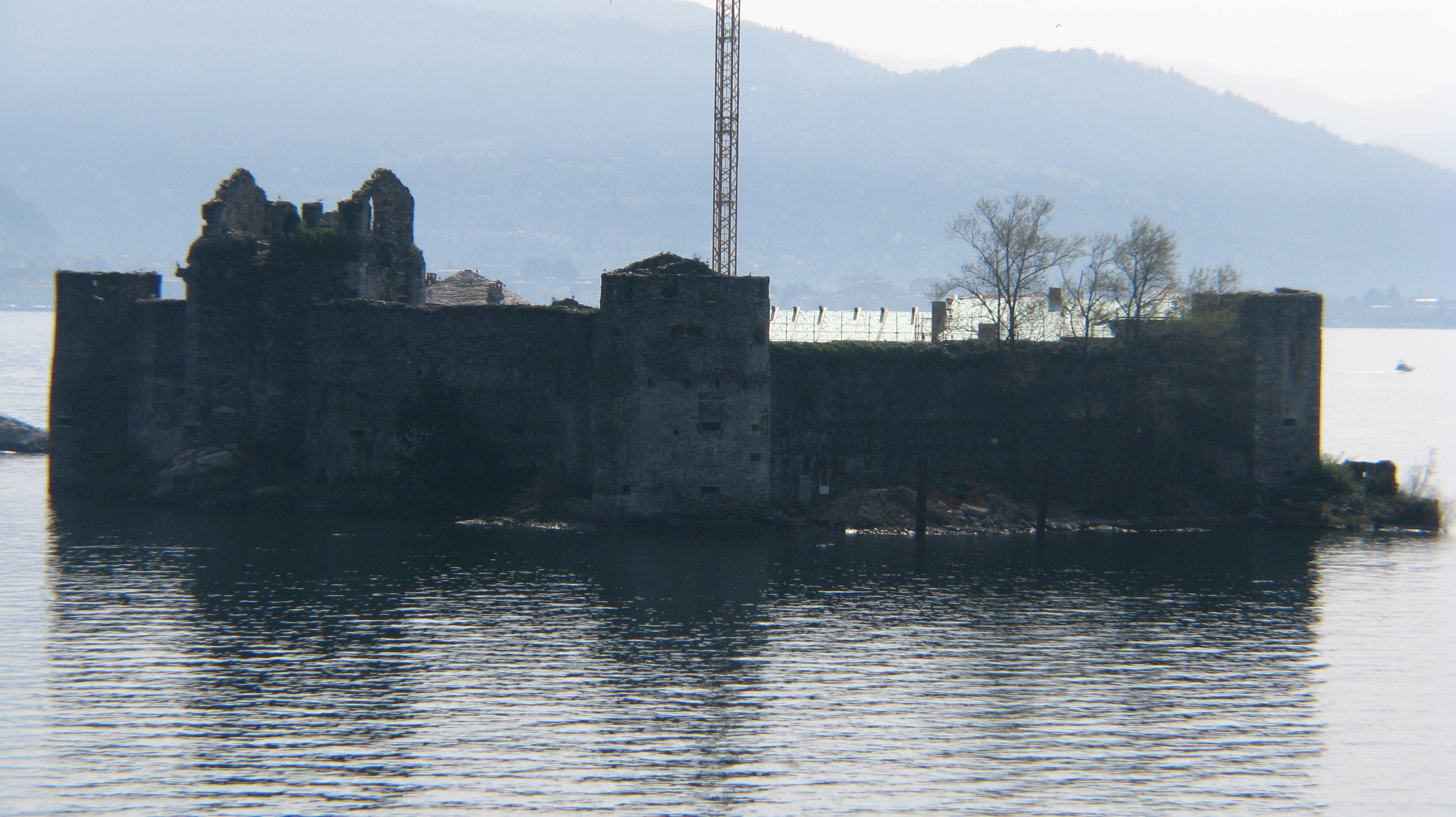 CASTELLI DI CANNERO | I Luoghi del Cuore - FAI
