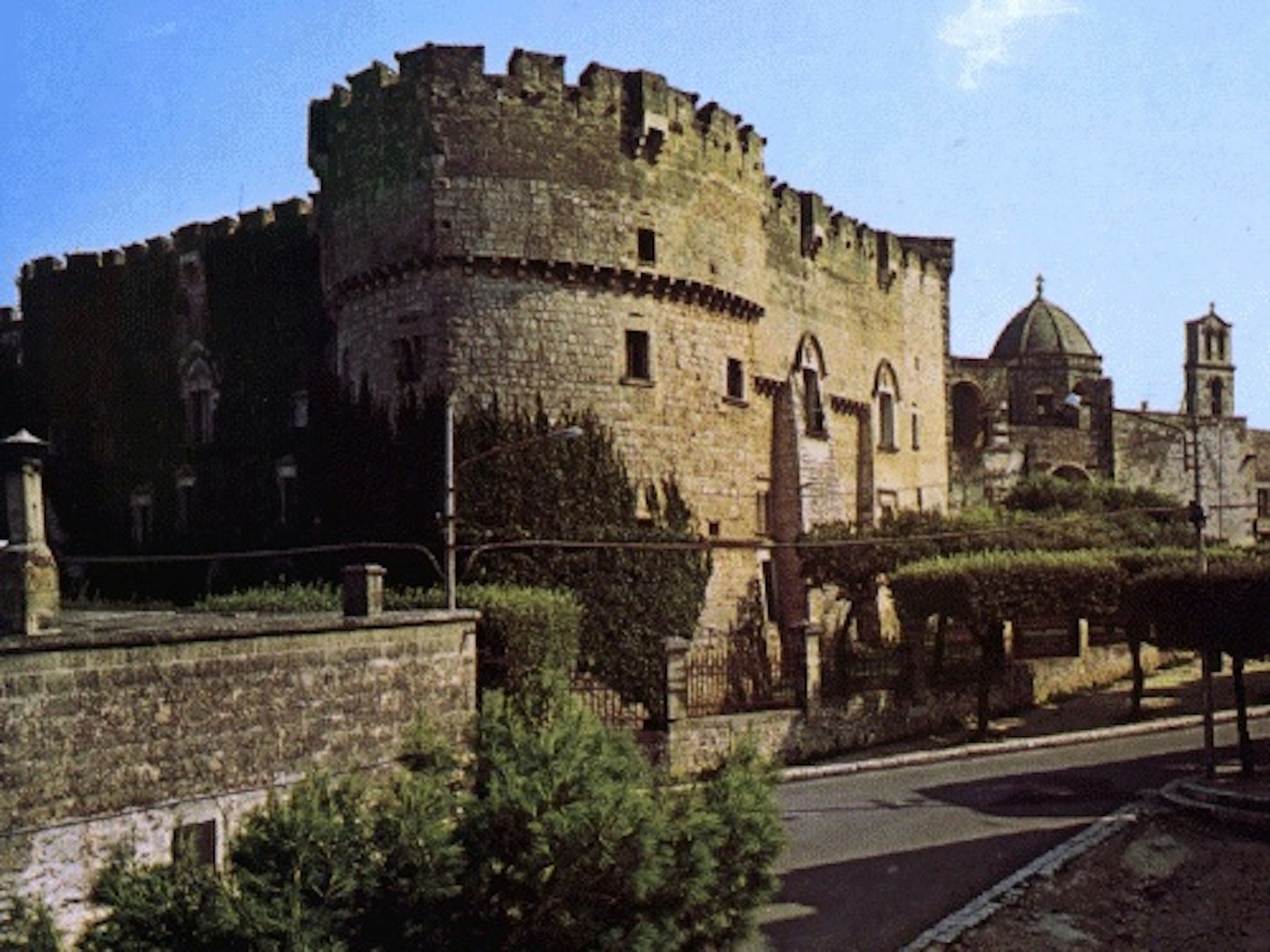 CASTELLO DENTICE DI FRASSO | I Luoghi del Cuore - FAI