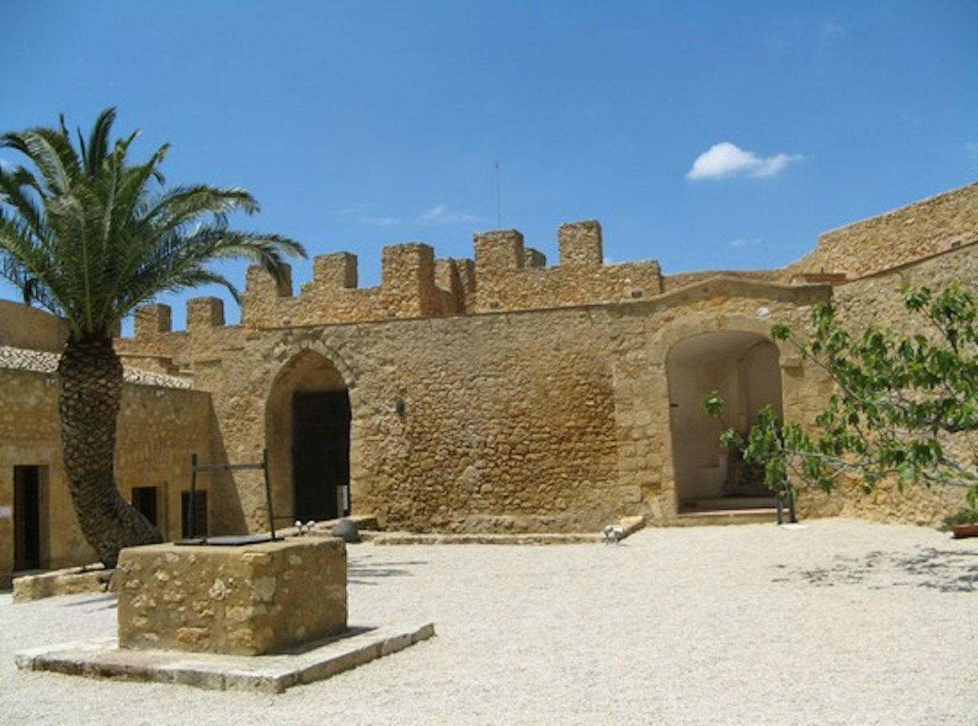 CASTELLO DEI CHIARAMONTE | I Luoghi del Cuore - FAI