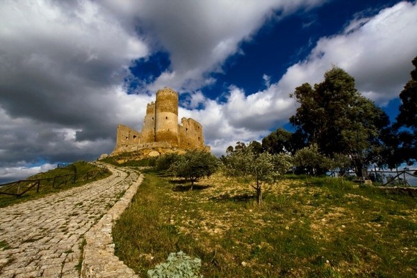 CASTELLO DI MAZZARINO U CANNUNI | I Luoghi del Cuore - FAI