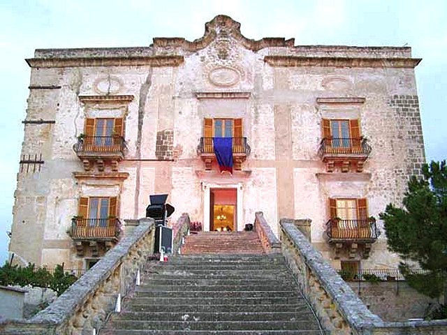 CASTELLO DI FICARAZZI | I Luoghi del Cuore - FAI