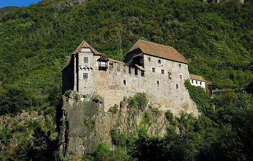 CASTEL RONCOLO | I Luoghi del Cuore - FAI
