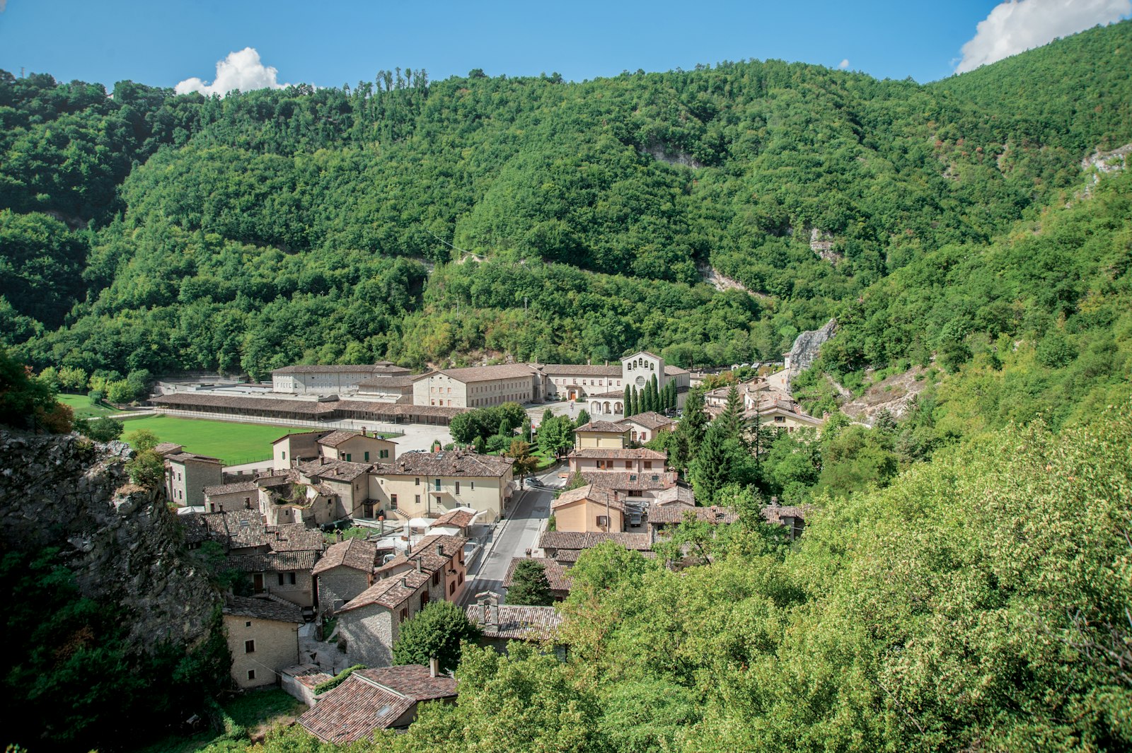 ROCCAPORENA | I Luoghi del Cuore - FAI