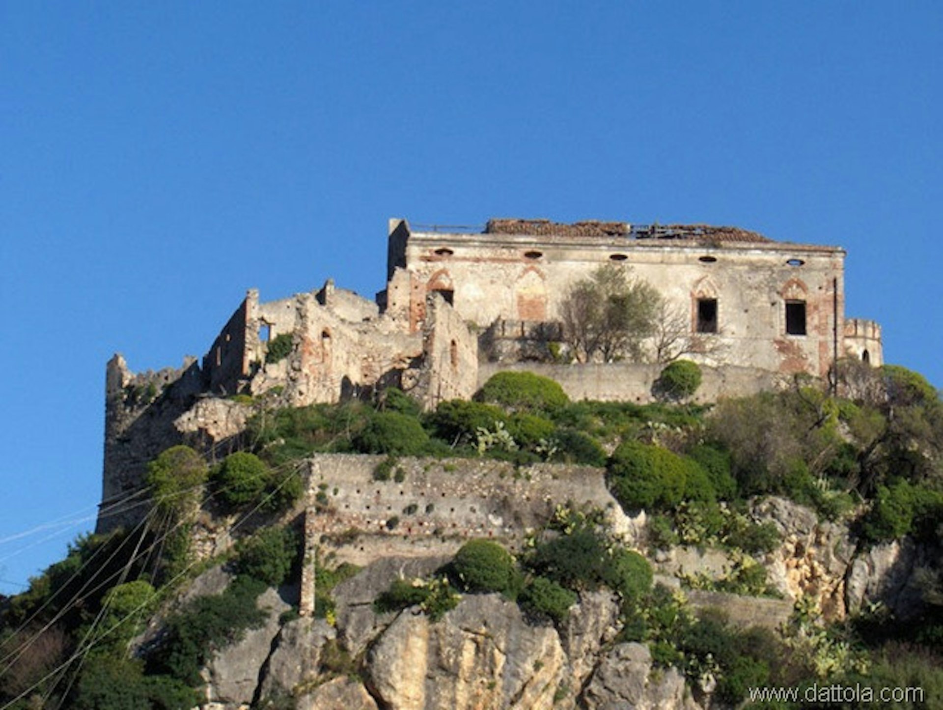 CASTELLO DI PALIZZI | I Luoghi del Cuore - FAI