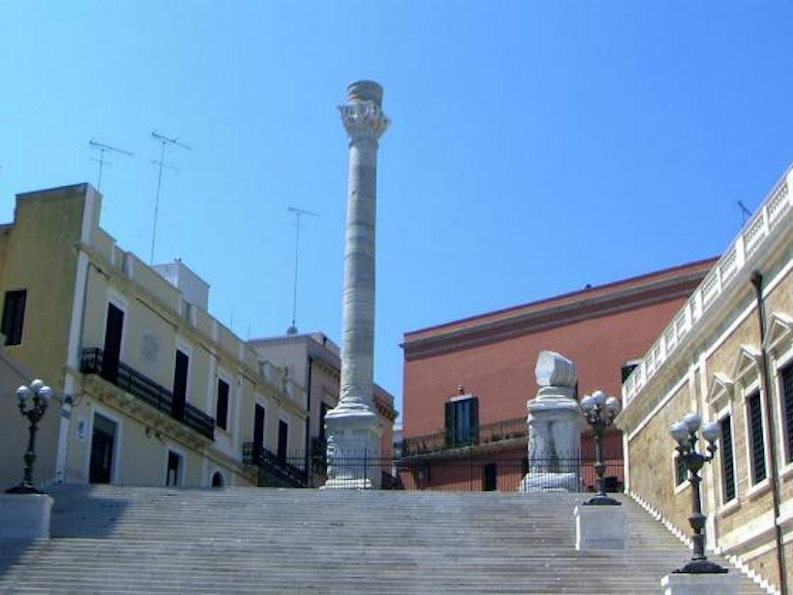 LE COLONNE ROMANE | I Luoghi del Cuore - FAI