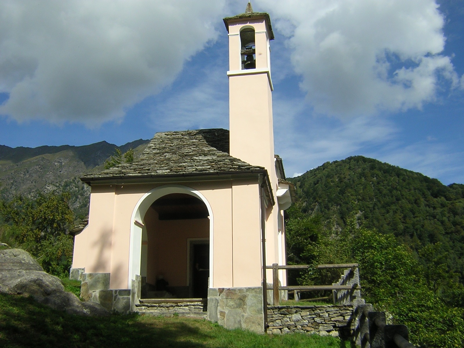 CHIESA DEL SASSELLO A BARZONA | I Luoghi del Cuore - FAI