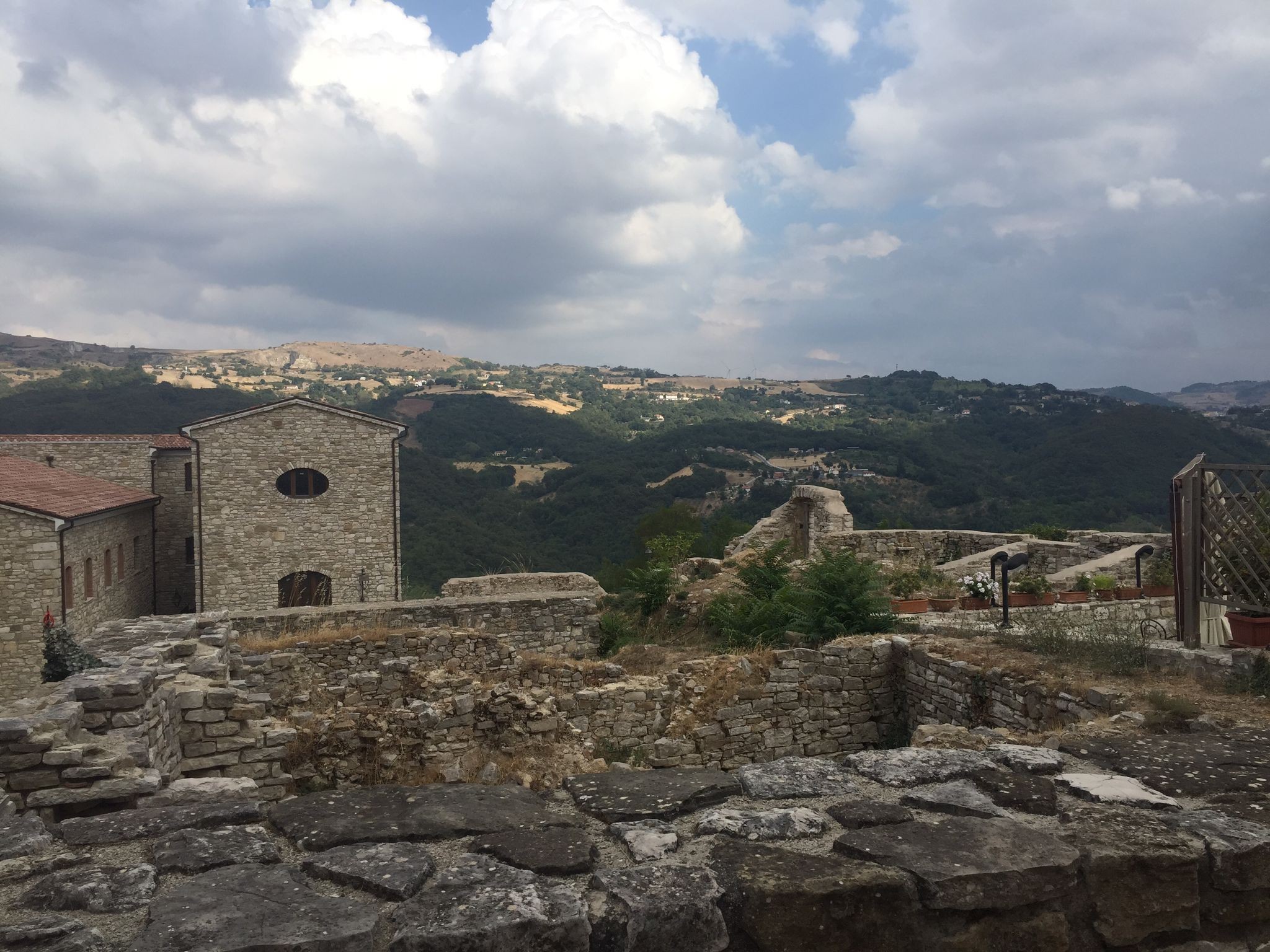 BORGO MEDIOVALE DI MOLINARA | I Luoghi del Cuore - FAI