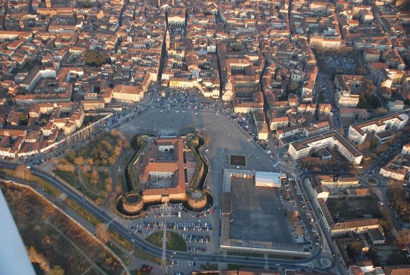 PIAZZA CASTELLO | I Luoghi del Cuore - FAI