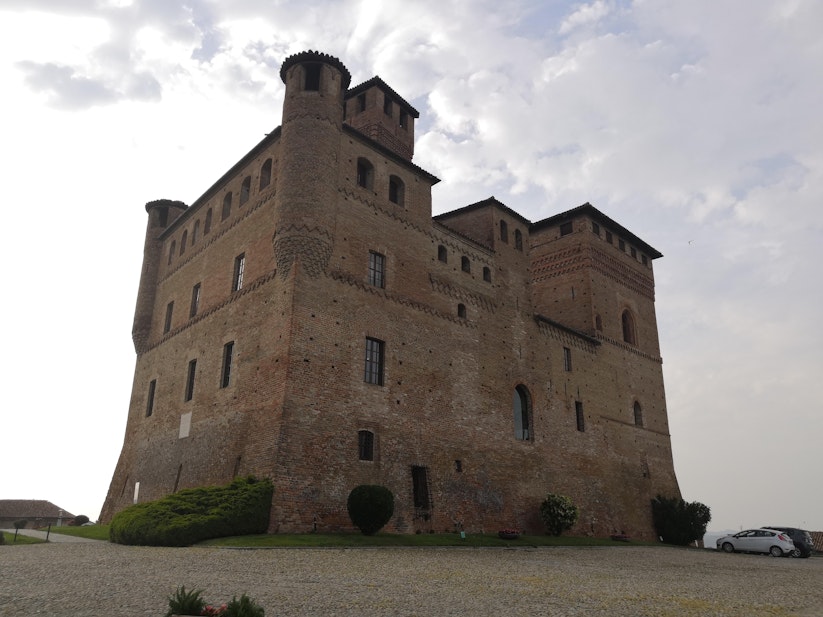 CASTELLO DI RODDI | I Luoghi del Cuore - FAI