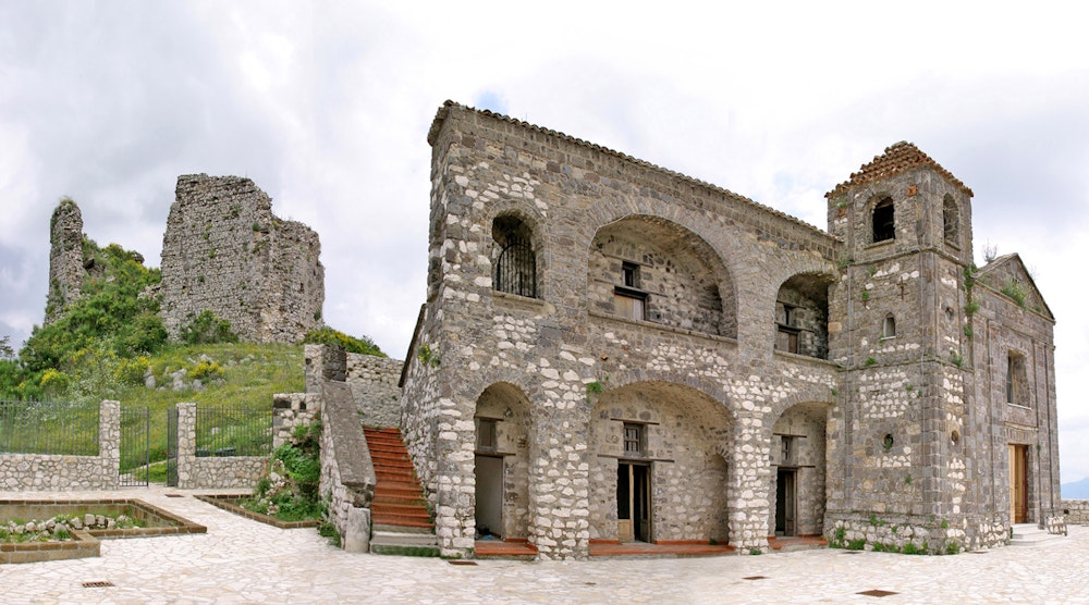 DOLINE DI COMOLA GRANDE E COMOLA PICCOLA | I Luoghi del Cuore - FAI