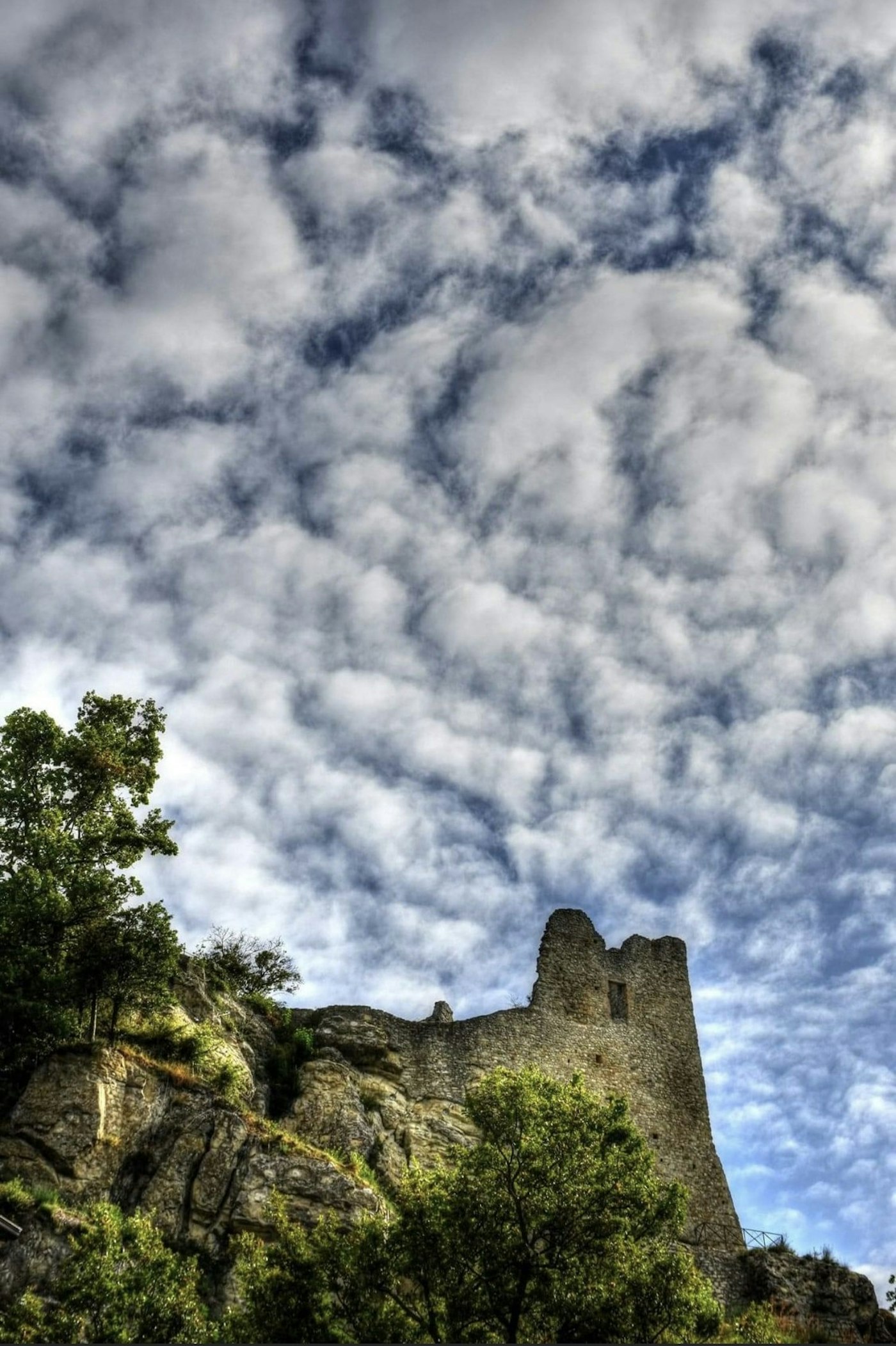 CASTELLO DI CANOSSA | I Luoghi del Cuore - FAI