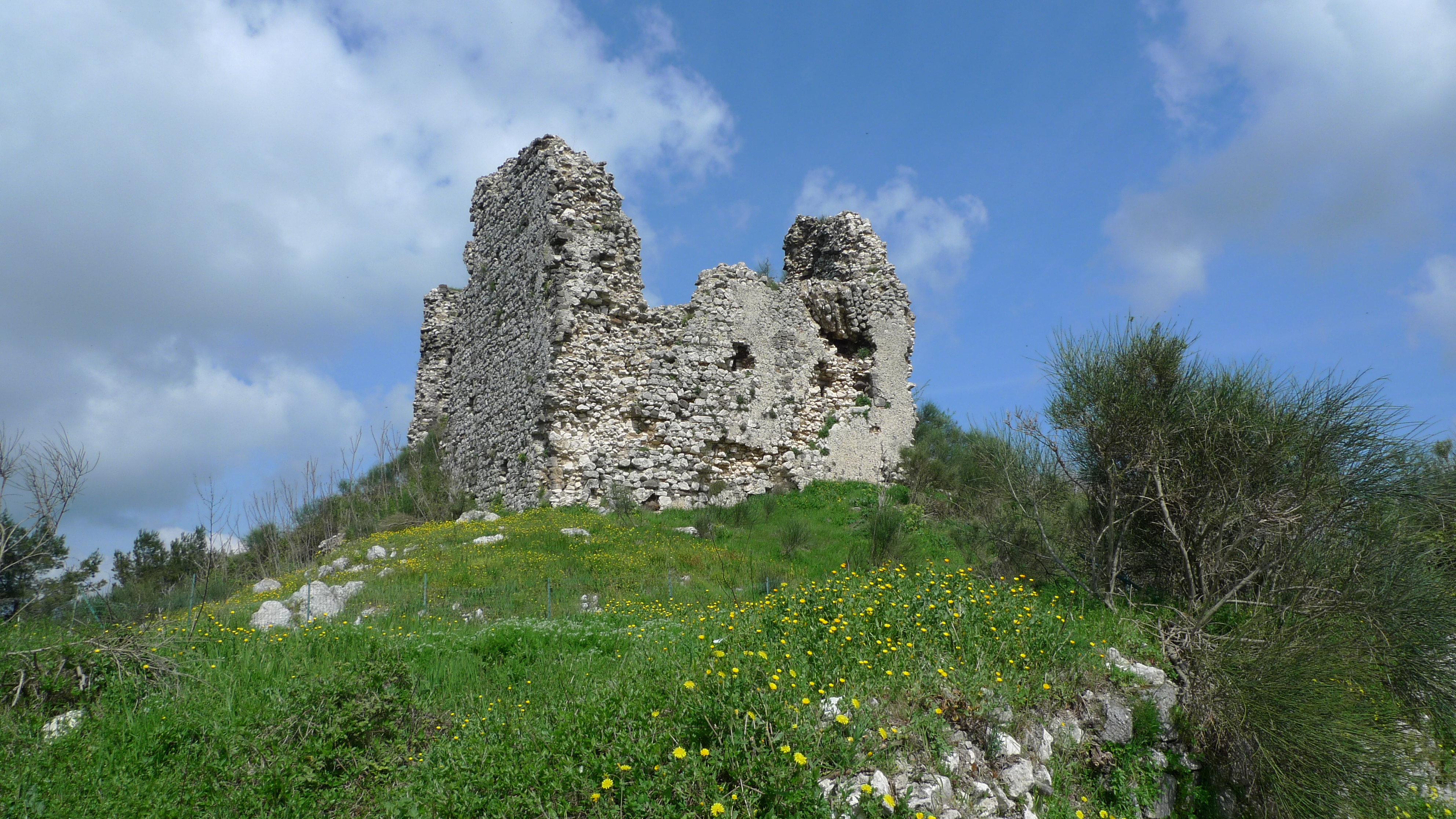 CASTELLO MEDIEVALE | I Luoghi del Cuore - FAI