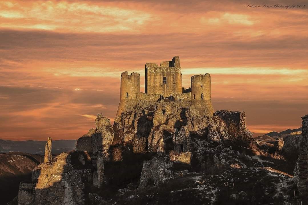 PANORAMA DEL CASTELLO ROCCA CALASCIO | I Luoghi del Cuore - FAI